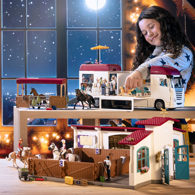Riding Arena Peppertree 42639 | Schleich USA Inc.