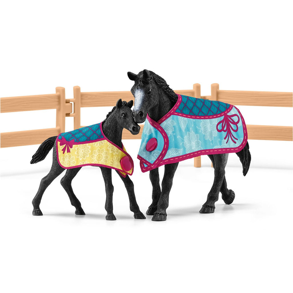 Horse Box with Mare and Foal 42611 | Schleich USA Inc.
